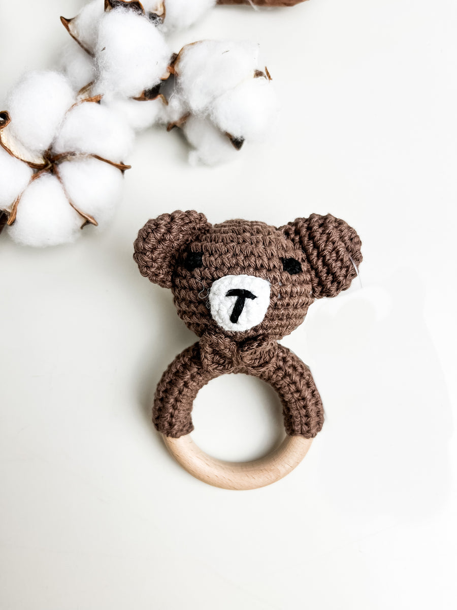 Hochet bois et crochet-Ours – Pekaboo Collection